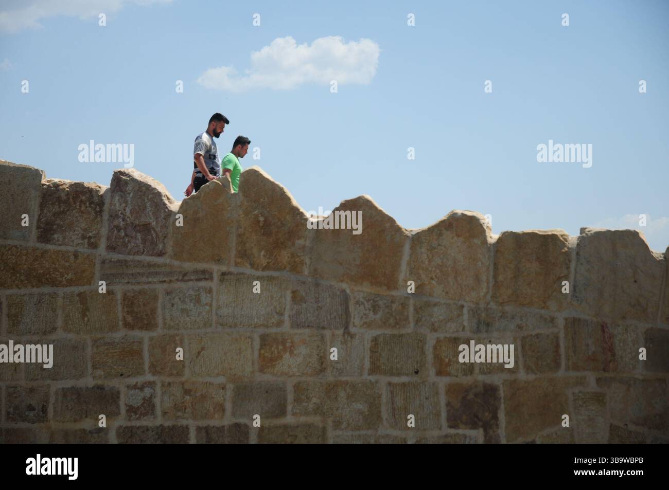 (250511) -- DOHUK, May 11, 2025 (Xinhua) -- People walk on the ancient ...