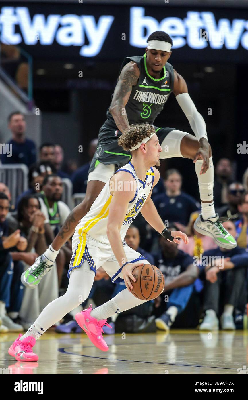 Jaden McDaniels (3) of Minnesota Timberwolves leaps to defend againt ...