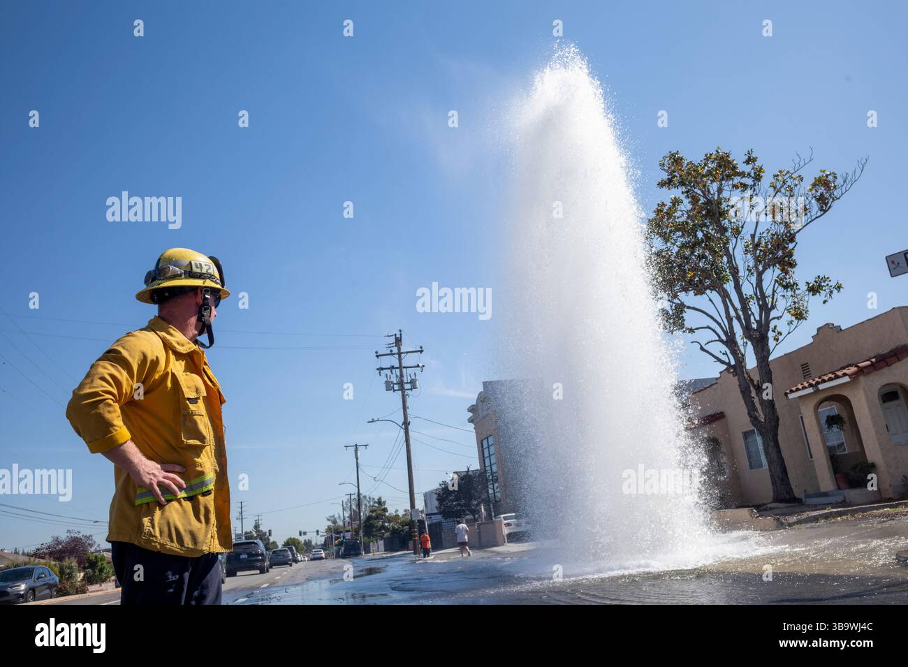 Los Angeles, United States. 10th May, 2025. A firefighter works to shut ...
