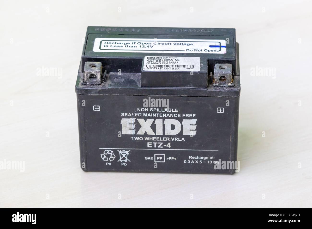 Exide battery service hi-res stock photography and images - Alamy