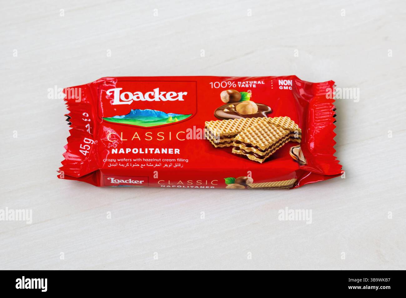 Loacker Classic Napolitaner crispy wafers with hazelnut cream filling ...