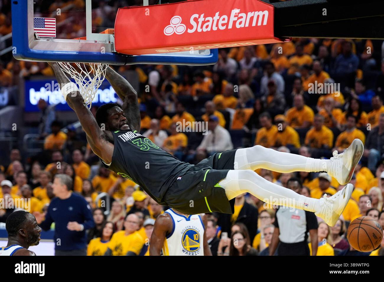 Minnesota Timberwolves forward Julius Randle (30) dunks during the ...