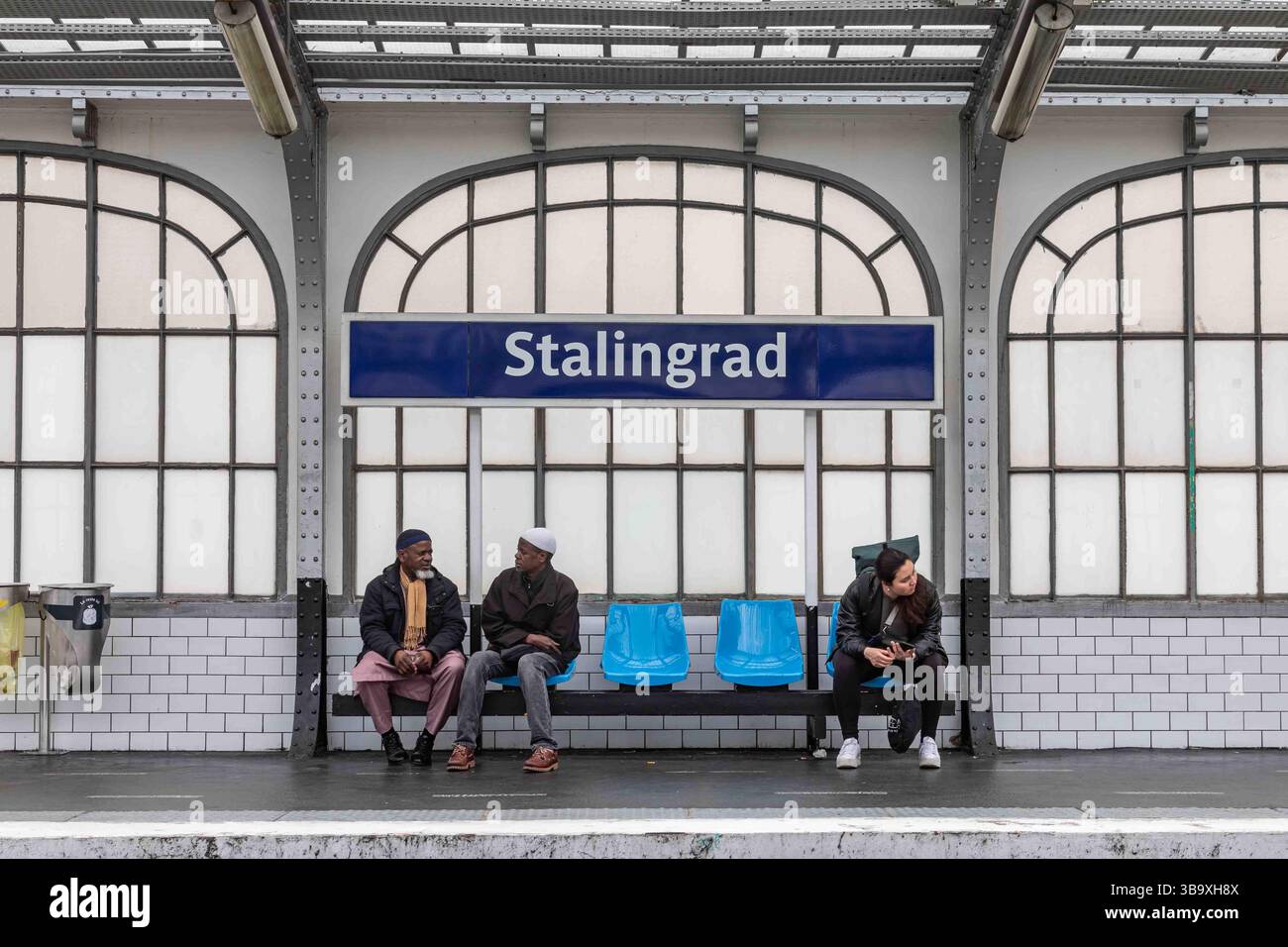 Passsengers waiting for train on platform at Stalingrad above-ground ...