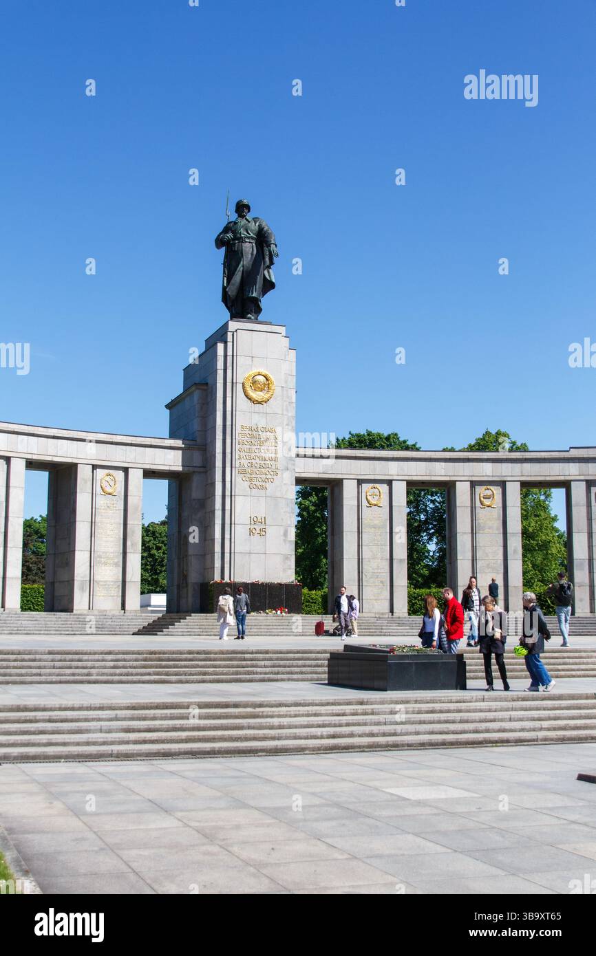 The Soviet War Memorial at Tiergarten, Berlin Stock Photo - Alamy