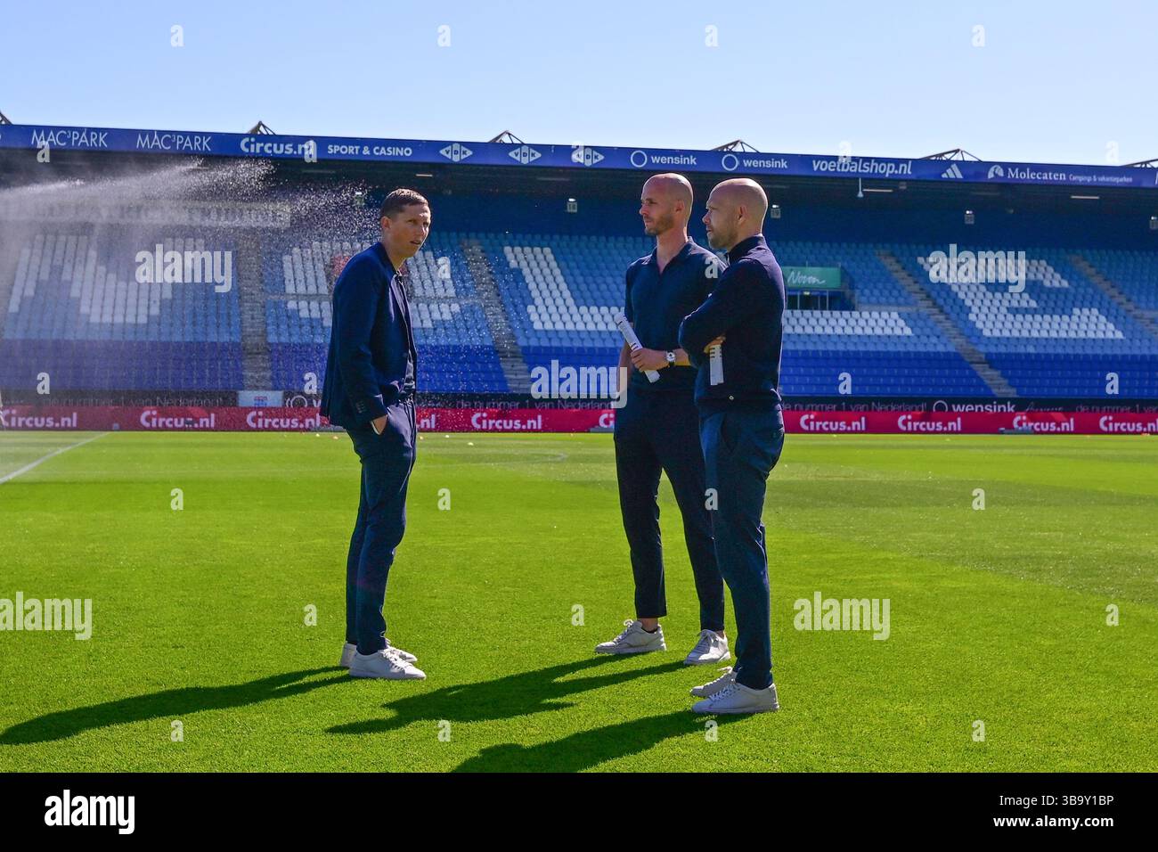 ZWOLLE - (l-r) Go Ahead Eagles assistant coach Tristan Berghuis, Go ...