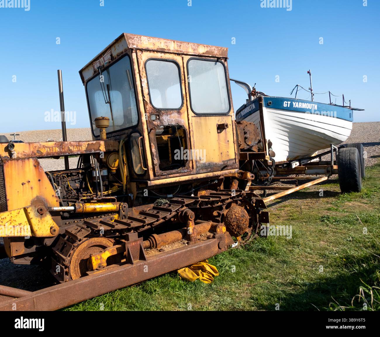 Weybourne, Norfolk, UK – May 10 2025. Rusty tractor used to tow fishing boats, like the Anna ...