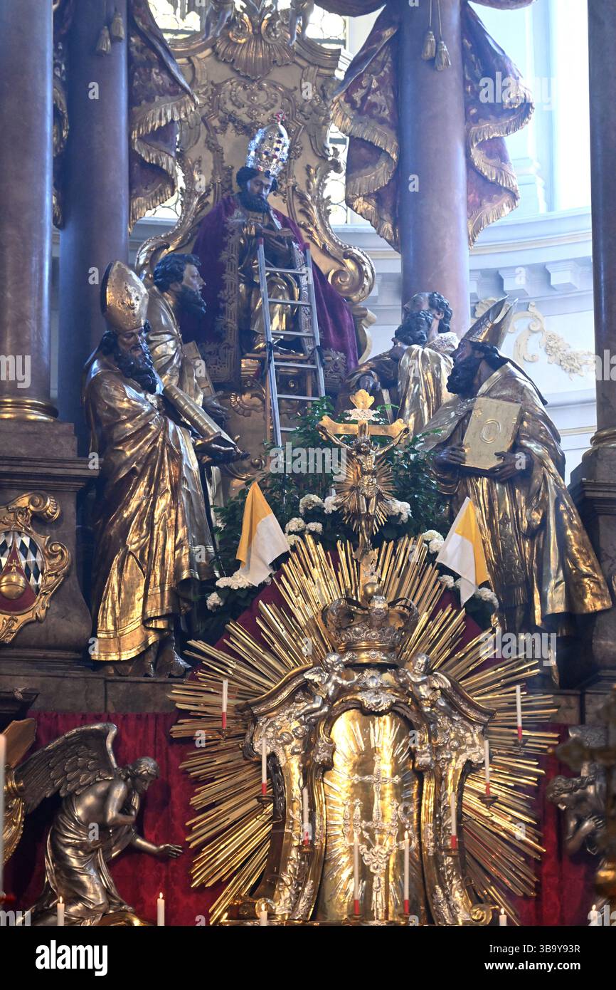 Munich, Germany. 11th May, 2025. The figure of St. Peter with tiara can ...