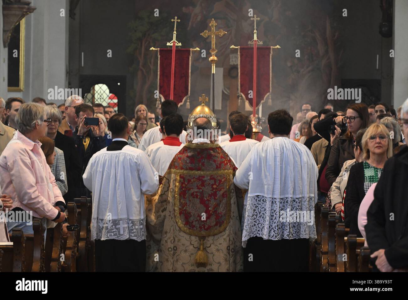 Munich, Germany. 11th May, 2025. Father Daniel Lerch wears the tiara in St. Peter's In honour of ...