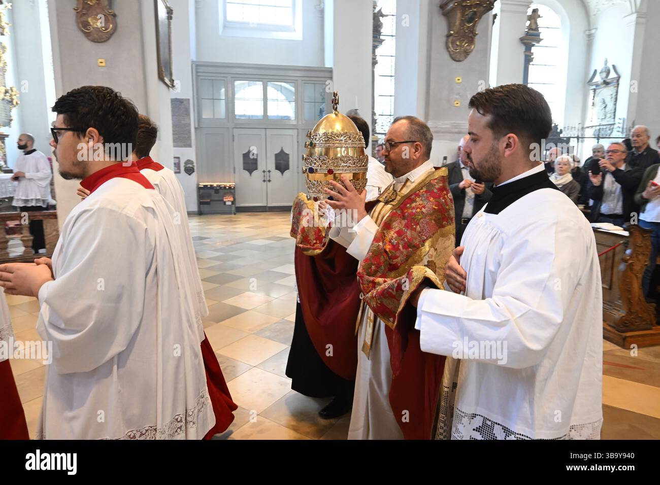 Munich, Germany. 11th May, 2025. Pastor Daniel Lerch carries the tiara ...