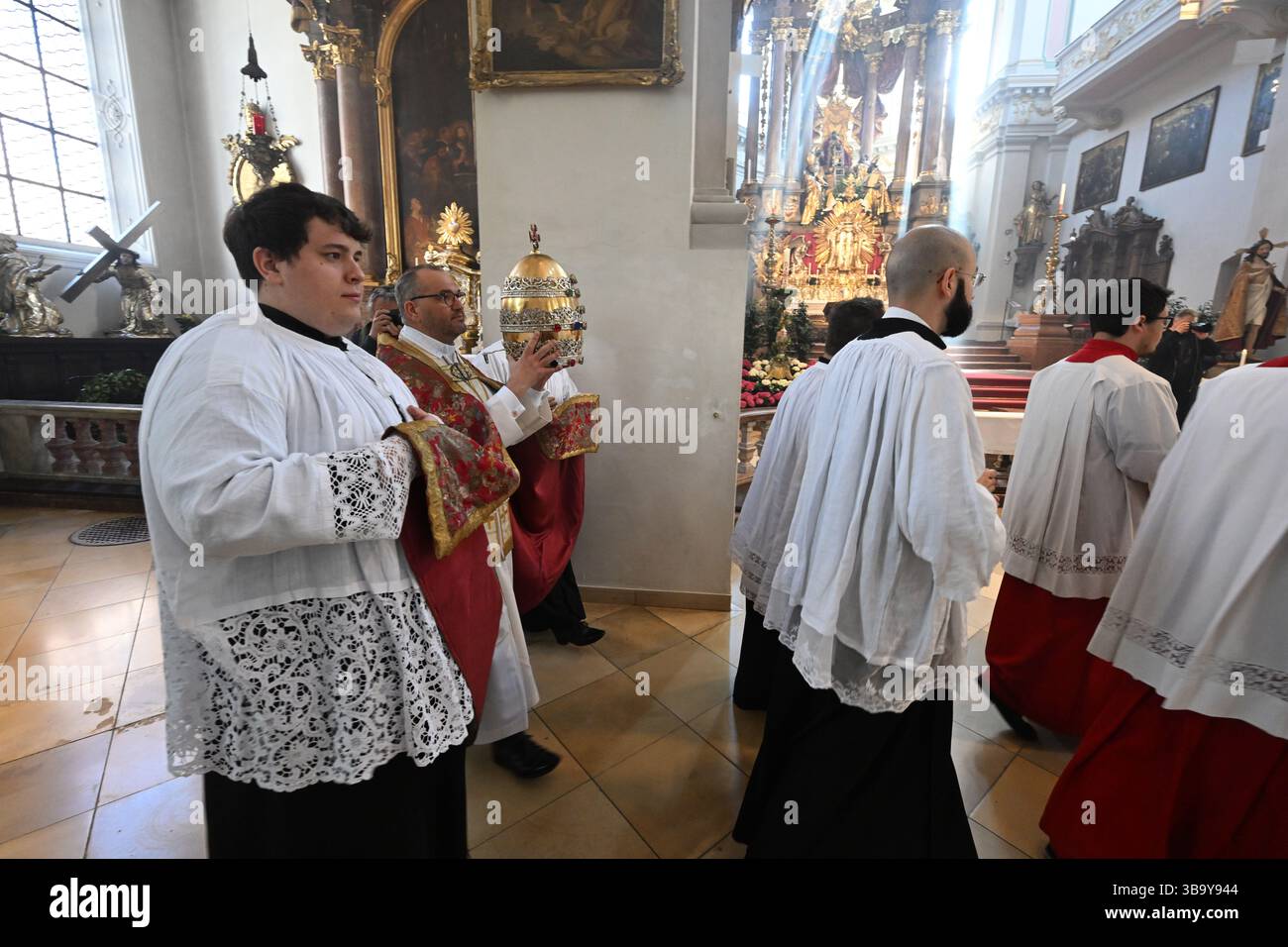 Munich, Germany. 11th May, 2025. Pastor Daniel Lerch carries the tiara to the altar in St. Peter ...