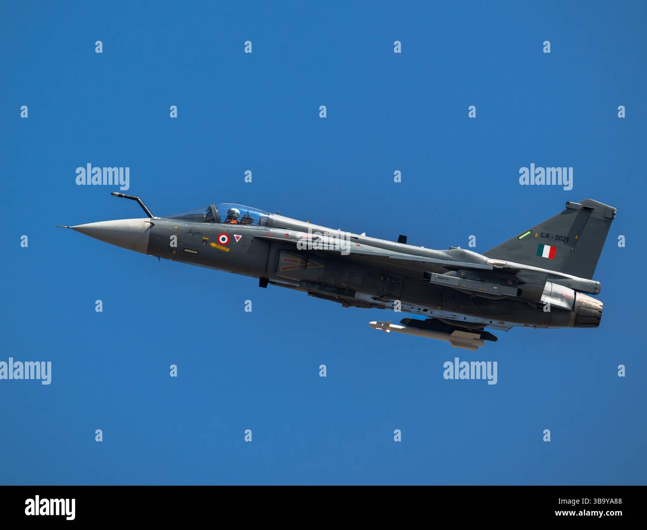 Tejas aircraft hi-res stock photography and images - Alamy