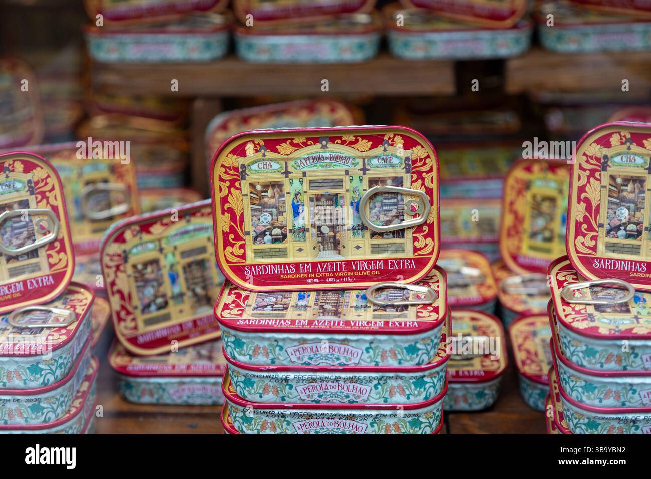 Portuguese sardines tin hi-res stock photography and images - Alamy