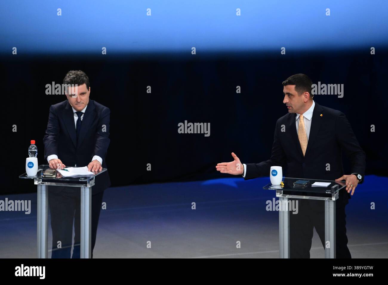 ROMANIA-POLITICS-VOTE-DEBATE Pro-European independent presidential ...