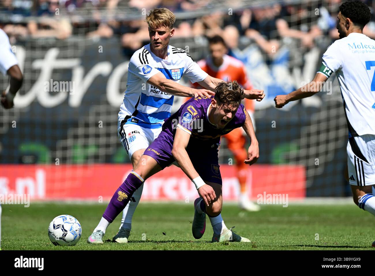 ZWOLLE - (l-r) Simon Graves of PEC Zwolle, Milan Smit of Go Ahead ...