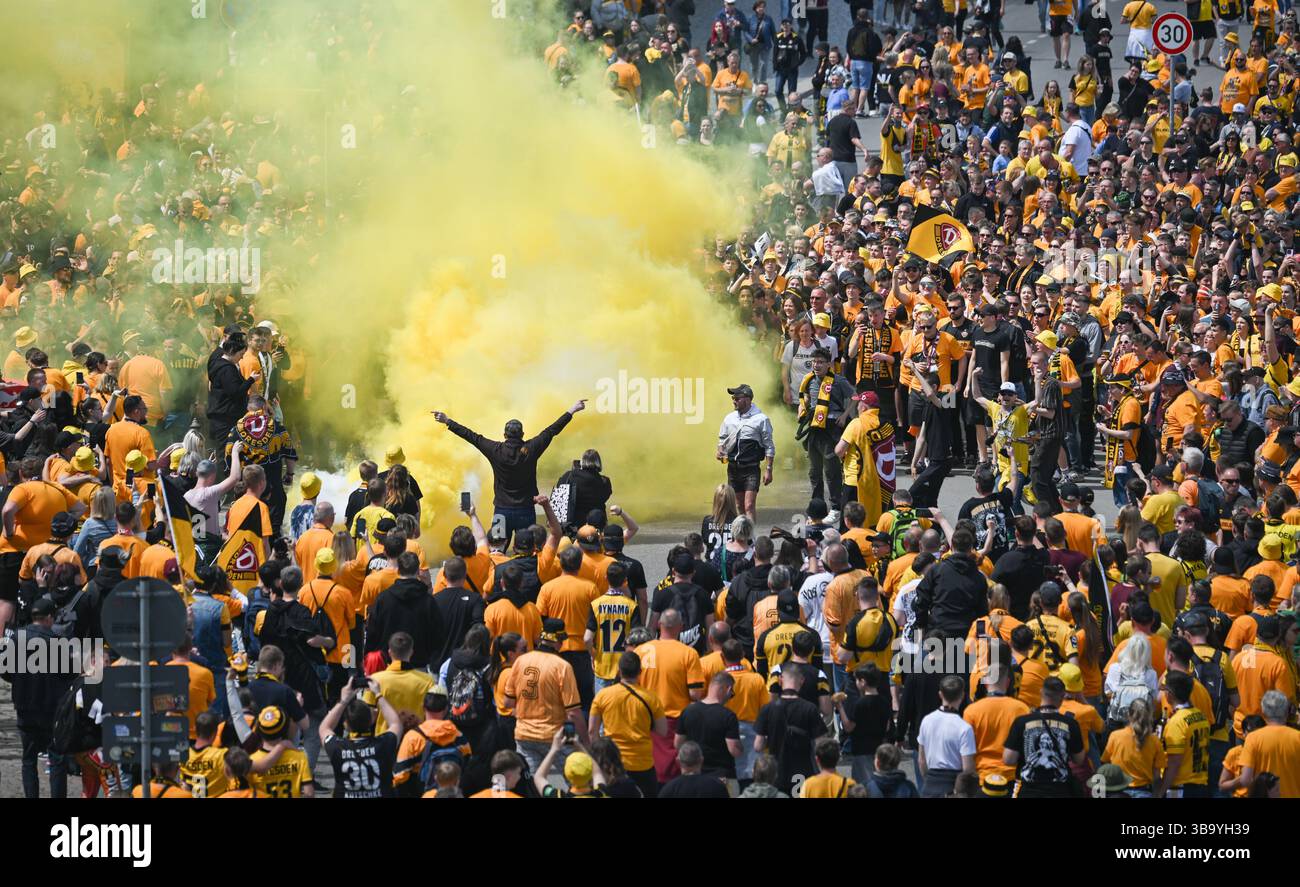 11 May 2025, Saxony, Dresden: Soccer: 3rd league, promotion SGDynamo ...