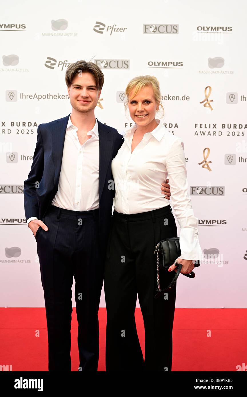 Melanie Marschke und Sohn Finn bei der 20. Verleihung des Felix Burda ...