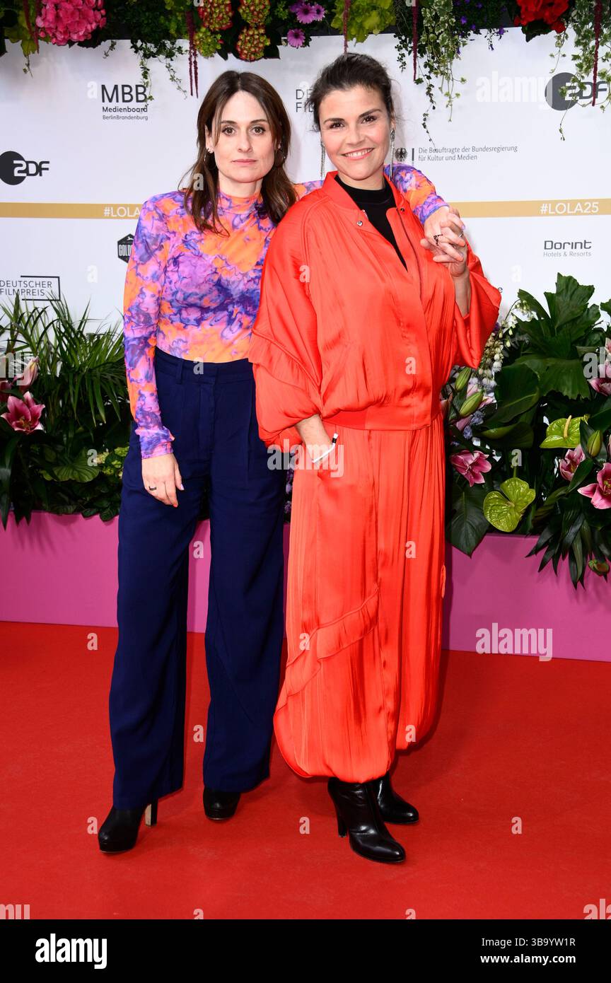 Julia Becker und Katharina Wackernagel bei der 75. Verleihung des ...