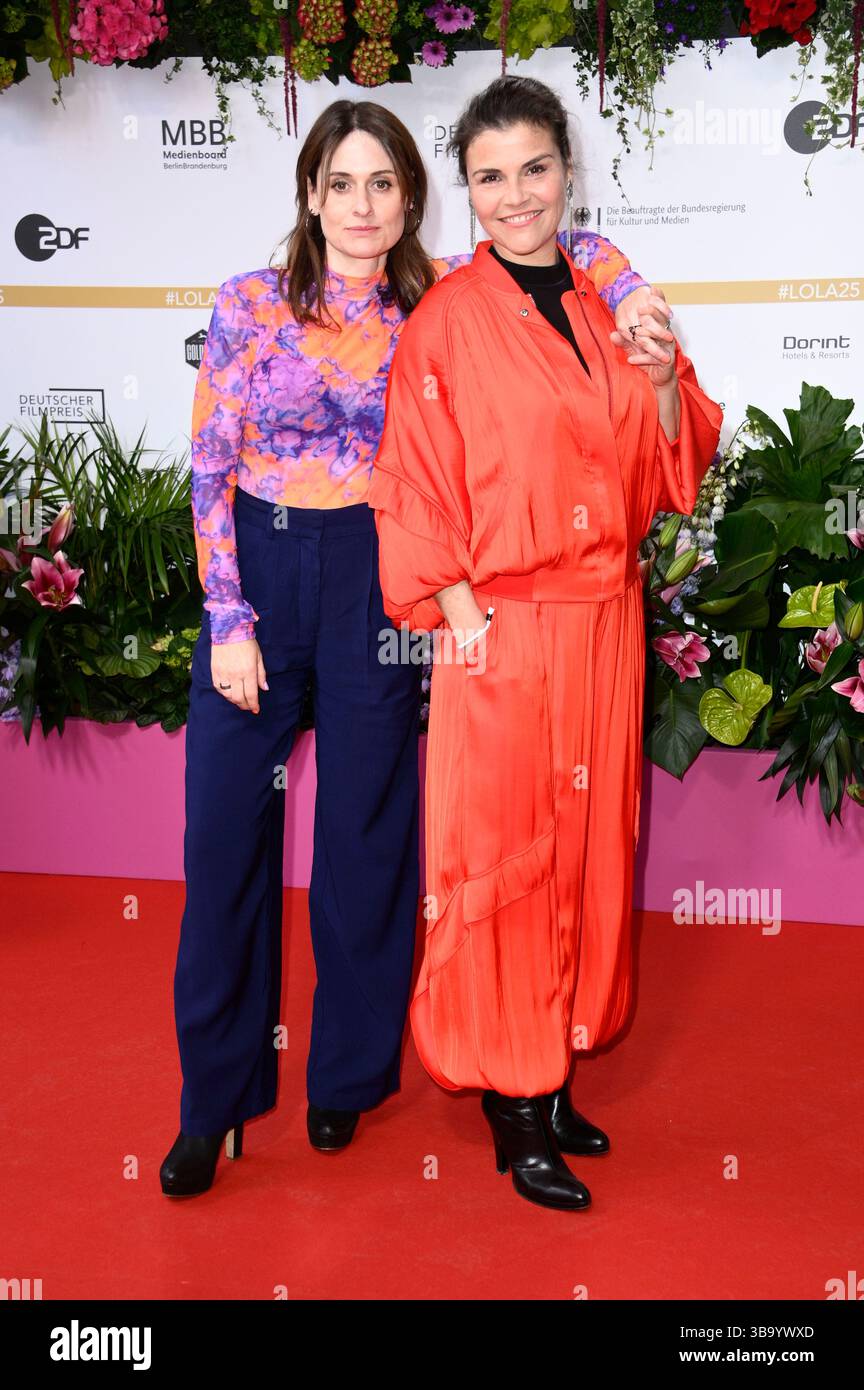 Julia Becker und Katharina Wackernagel bei der 75. Verleihung des ...
