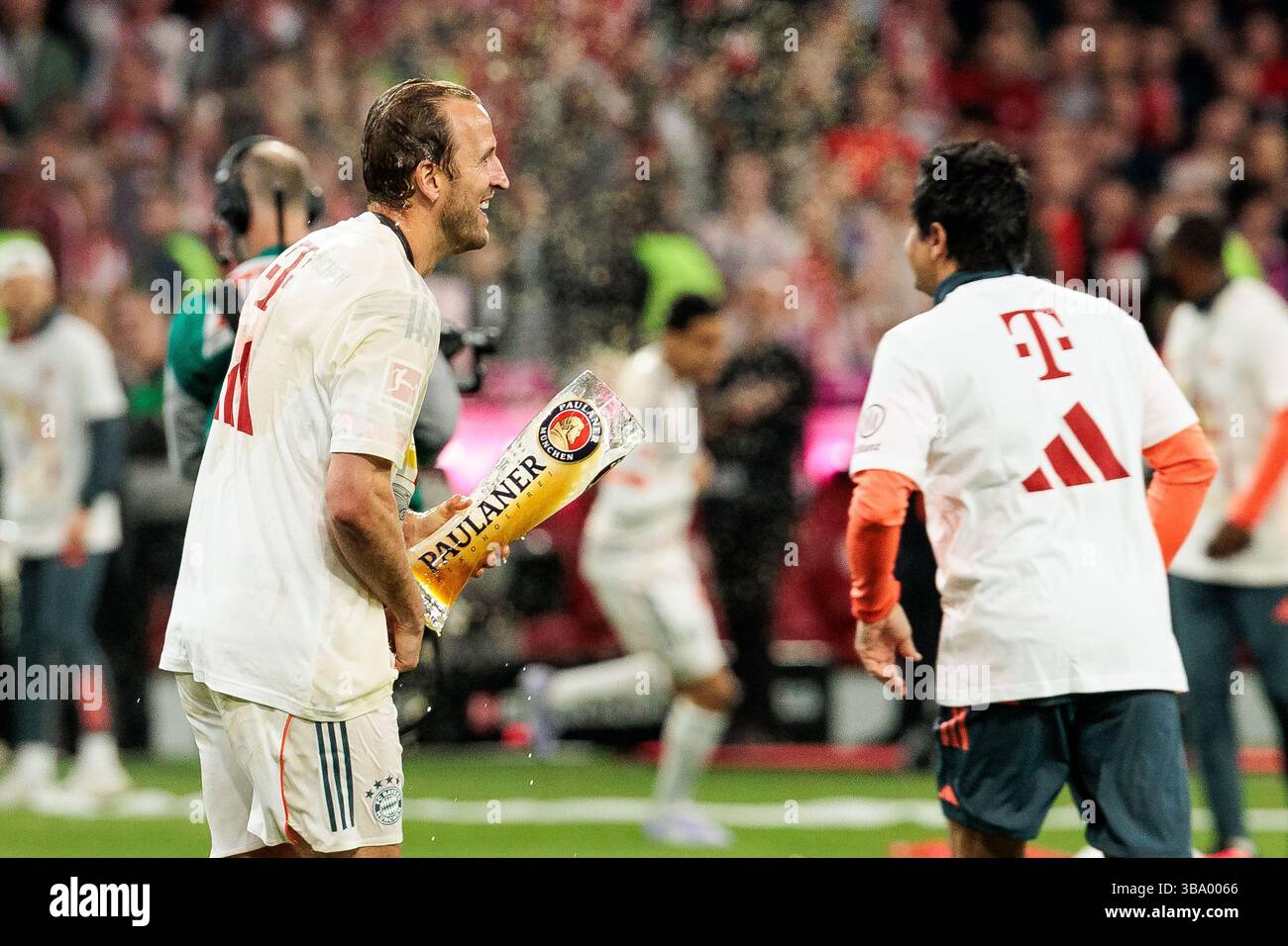 Harry Kane (FC Bayern M?nchen, 9) mit Paulaner 1. Fu?ball Bundesliga, FC Bayern M?nchen ...