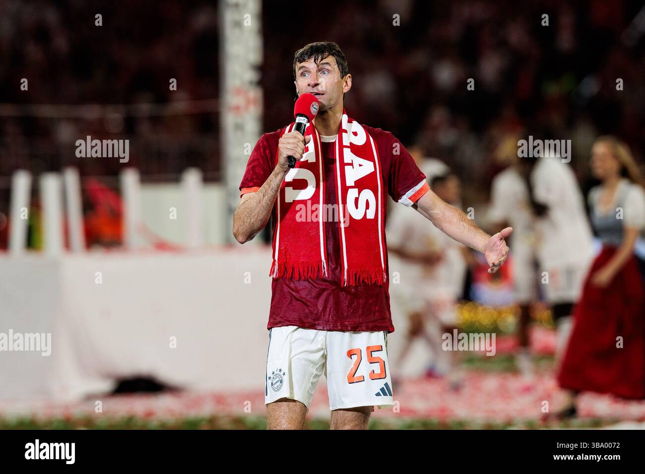 Thomas M?ller (FC Bayern M?nchen, 25) erz?hlt mitten in den ...