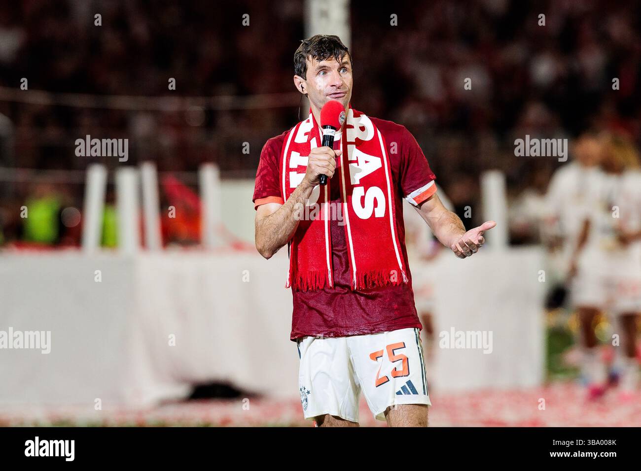 Thomas M?ller (FC Bayern M?nchen, 25) erz?hlt mitten in den ...