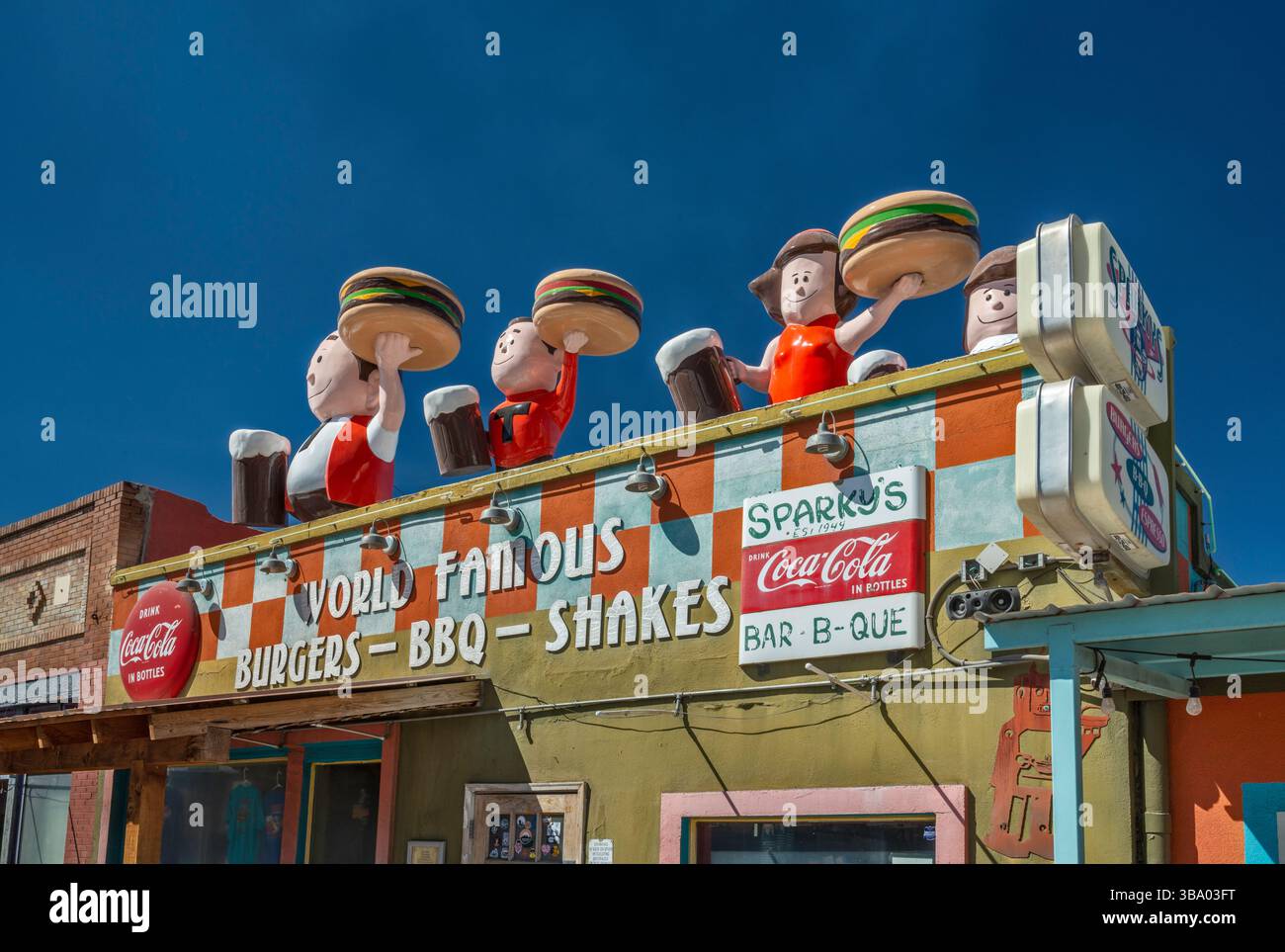 Root Beer Family figures on top of Sparkys restaurant, Peacock ...