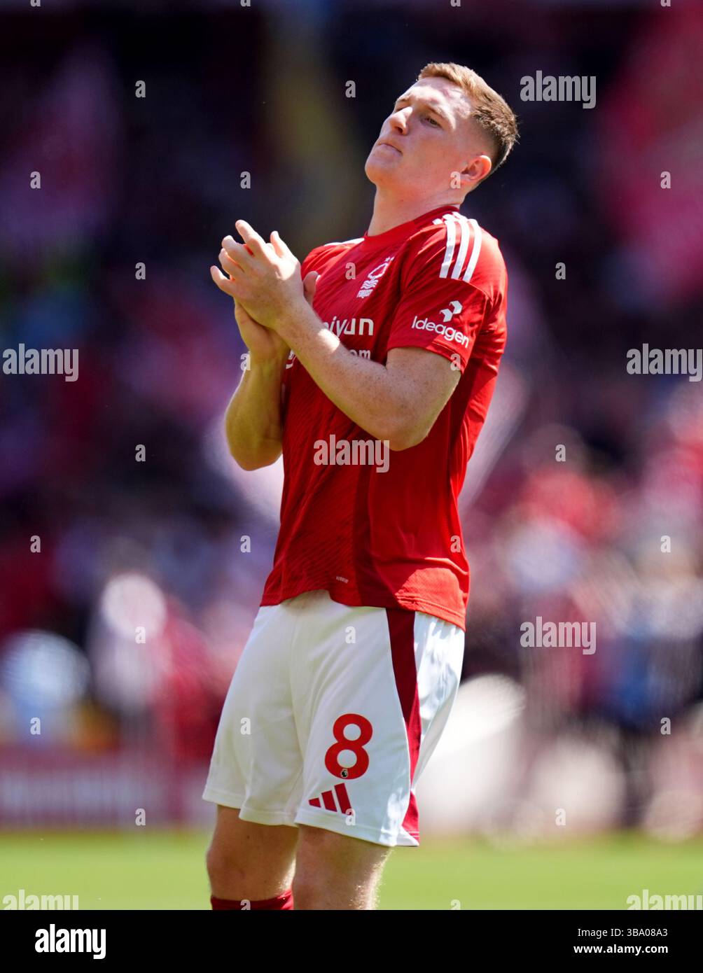 Nottingham Forest's Elliot Anderson applauds the fans before the ...
