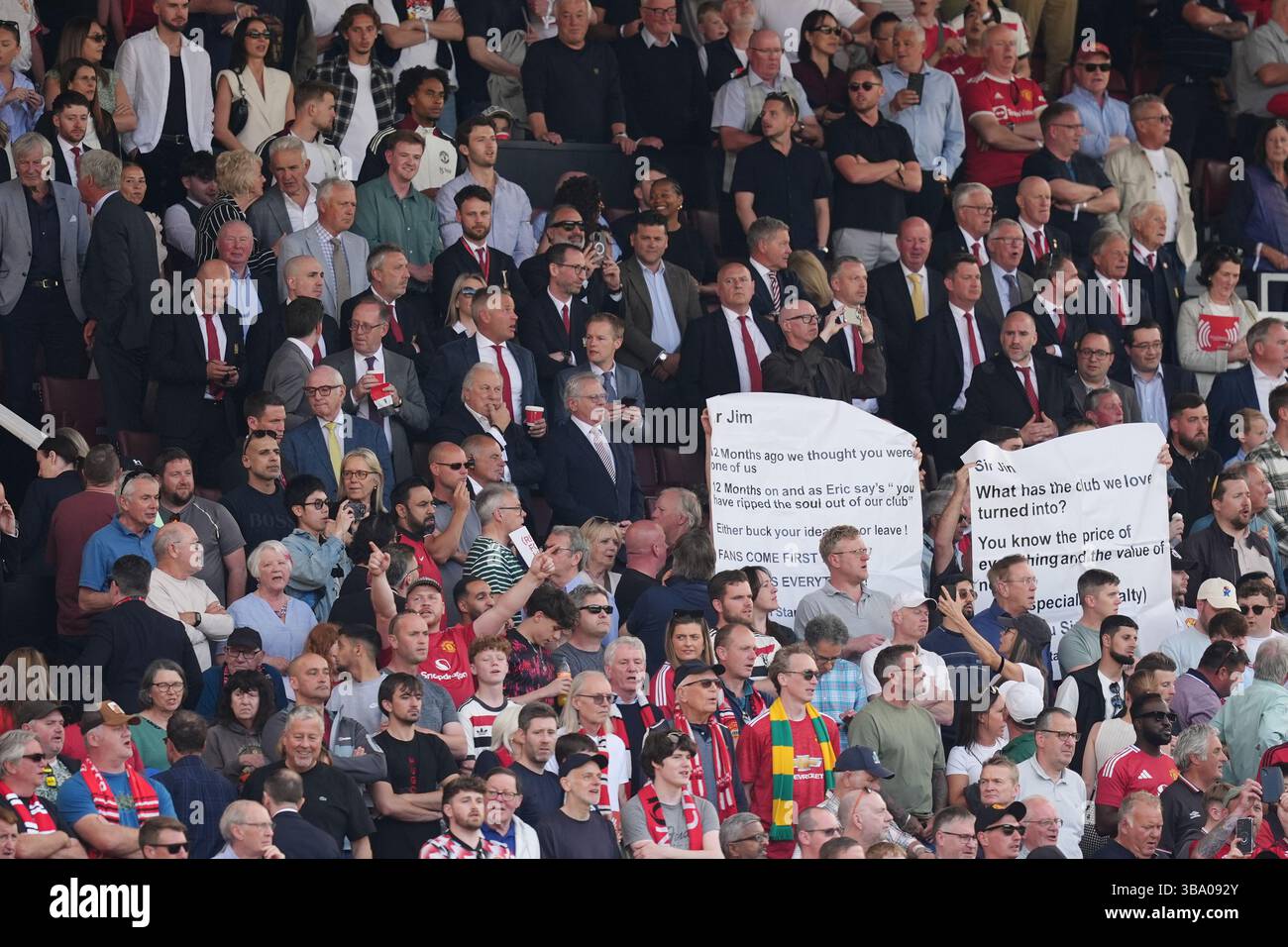 Manchester United fans unveil a banner directed at the Manchester ...