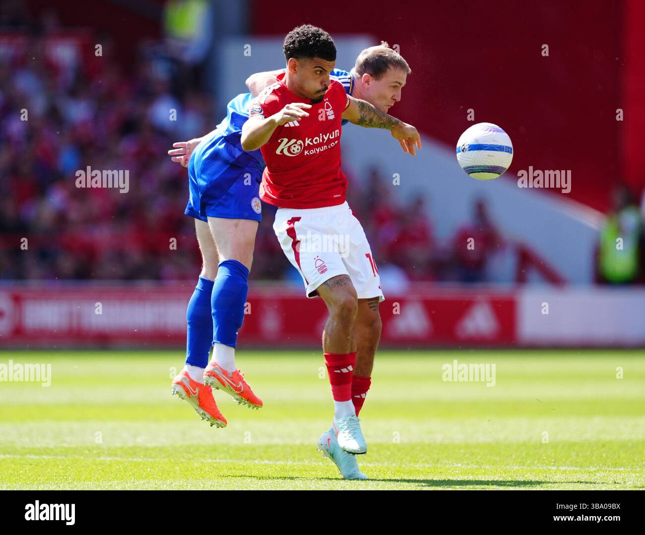 Leicester City's Oliver Skipp (left) and Nottingham Forest's Morgan ...