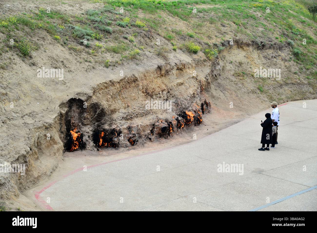 Yanardag natural gas fire hi-res stock photography and images - Alamy