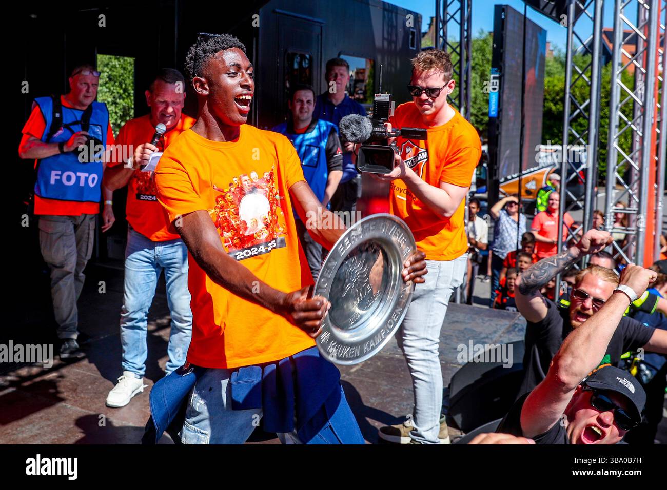 Volendam, Netherlands. 11th May, 2025. VOLENDAM - 11-05-2025, Volendam ...
