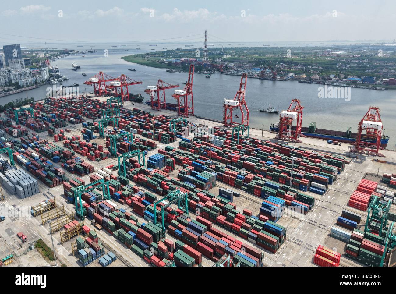 The cargo ship is loading and unloading containers at the foreign trade ...