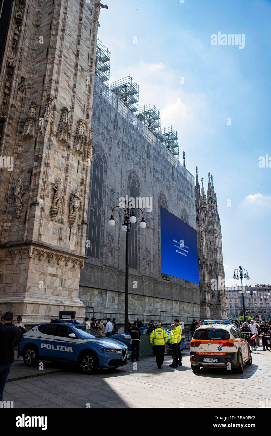 Milano, Italia. 11th May, 2025. Uomo di 35 anni si getta dal Duomo di ...
