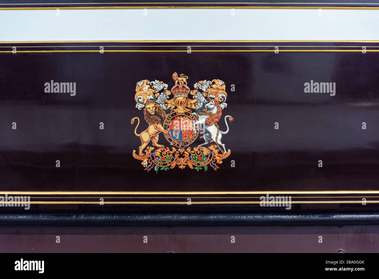 The Royal Crest on Queen Alexandra's Saloon railway carriage ...