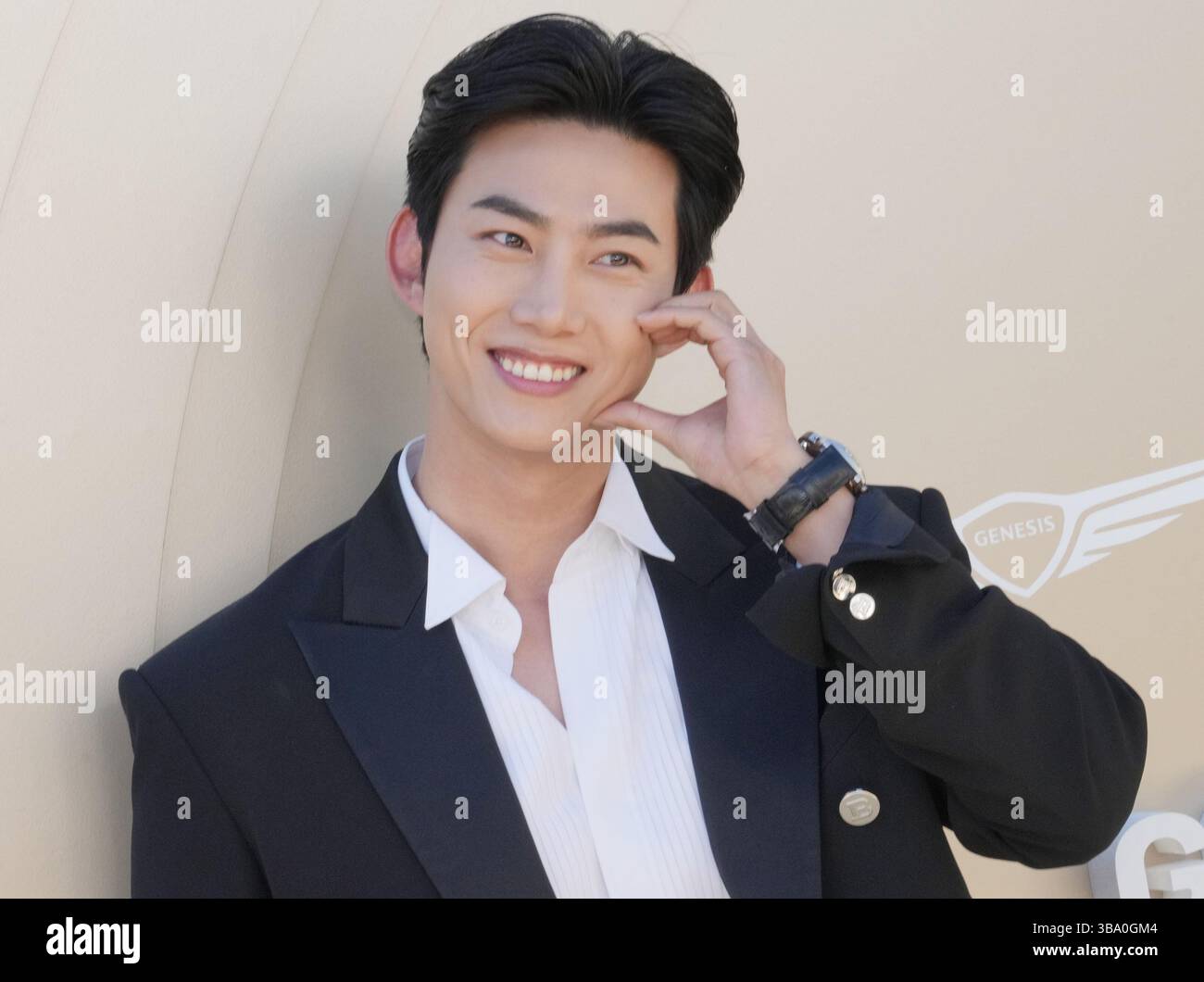 Taecyeon Hands Up