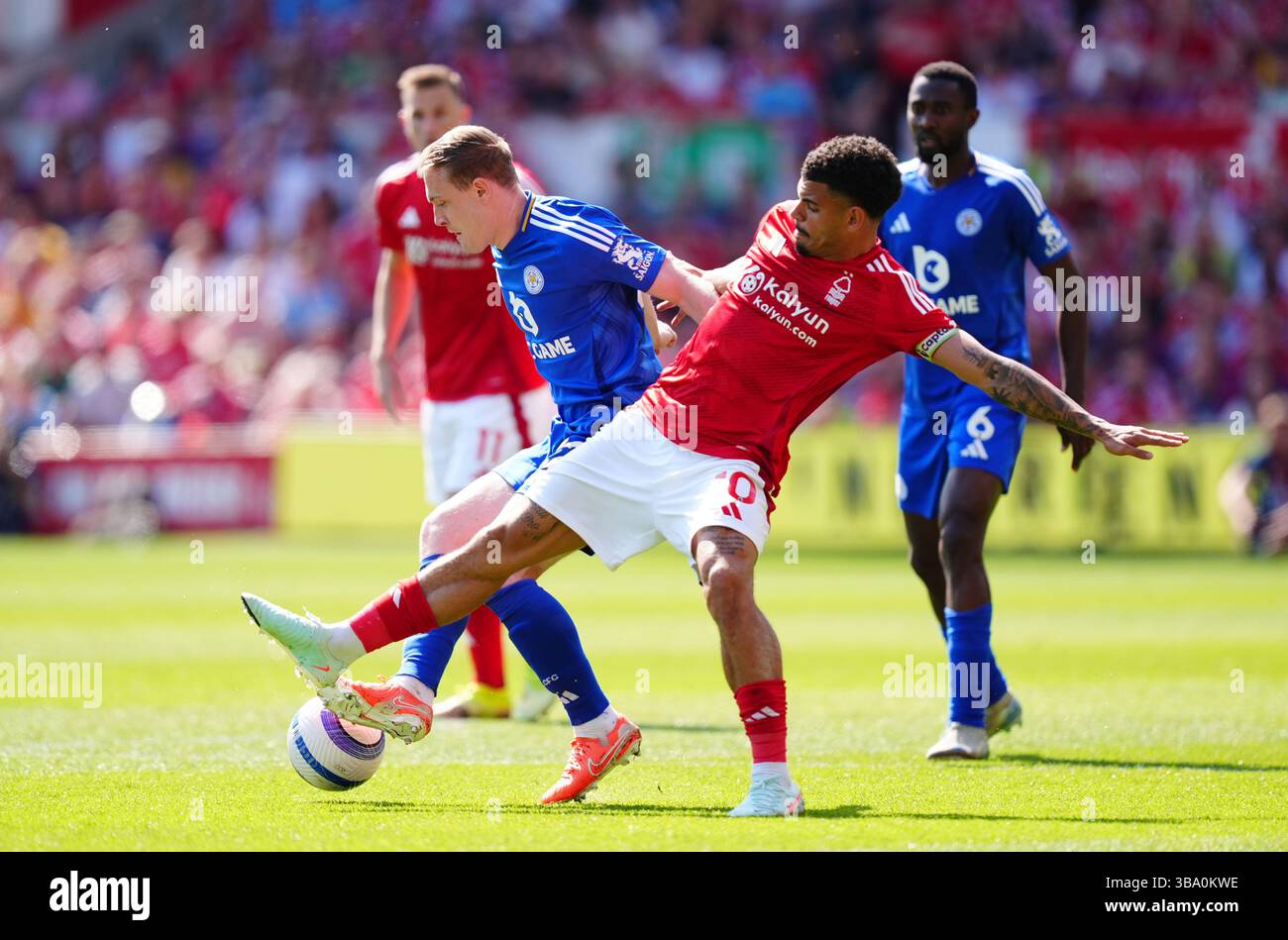 Leicester City's Oliver Skipp (left) and Nottingham Forest's Morgan ...
