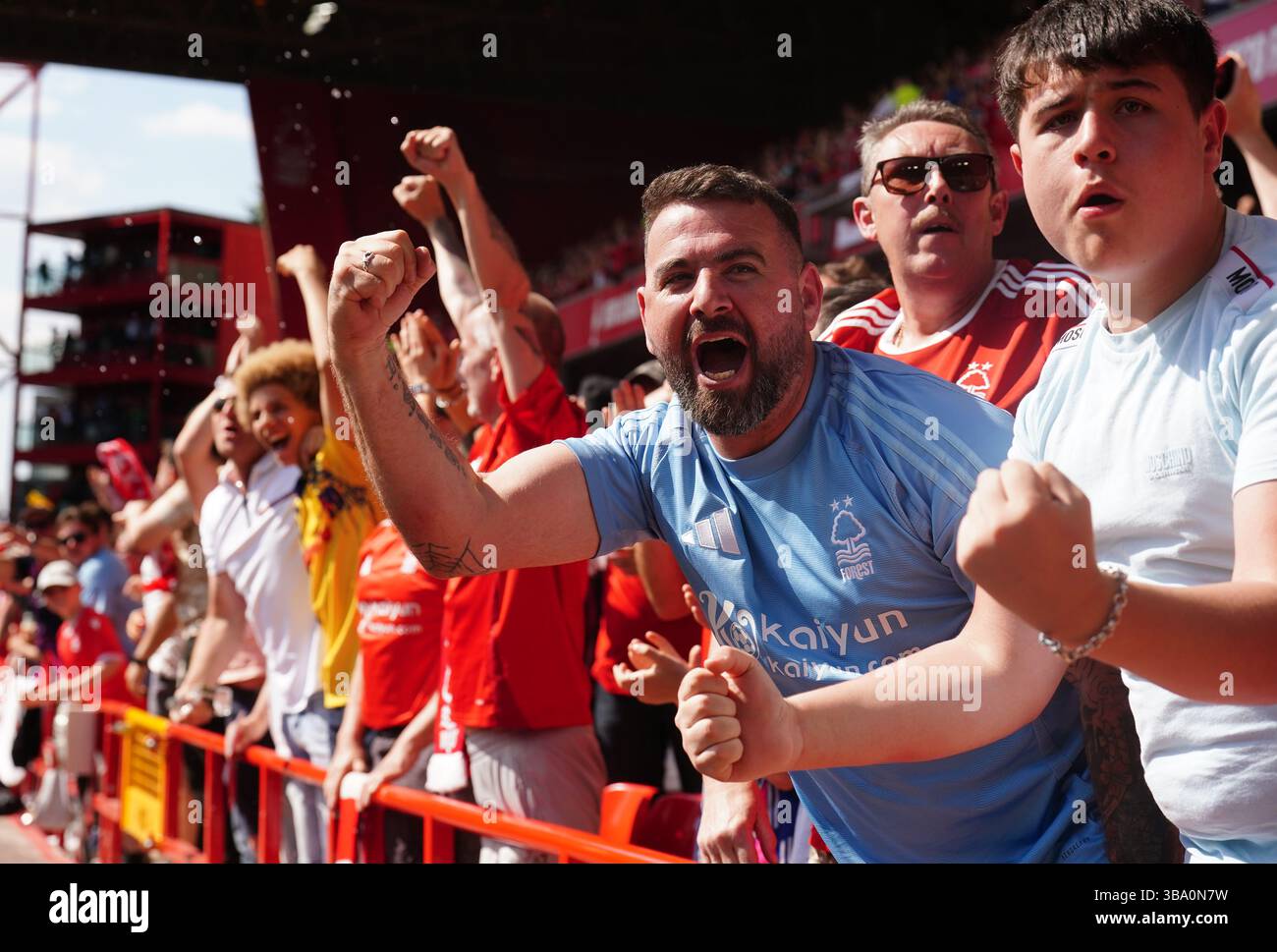 Nottingham Forest fans celebrate after Chris Wood scores their second ...