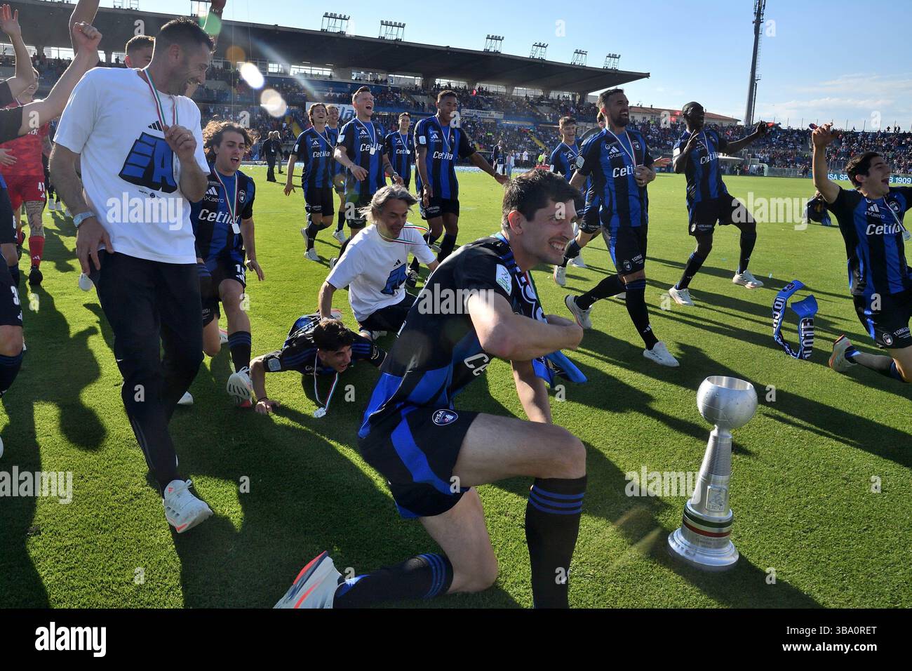 Pisa, Italy. 11th May, 2025. Players of Pisa celebrate during Pisa SC ...