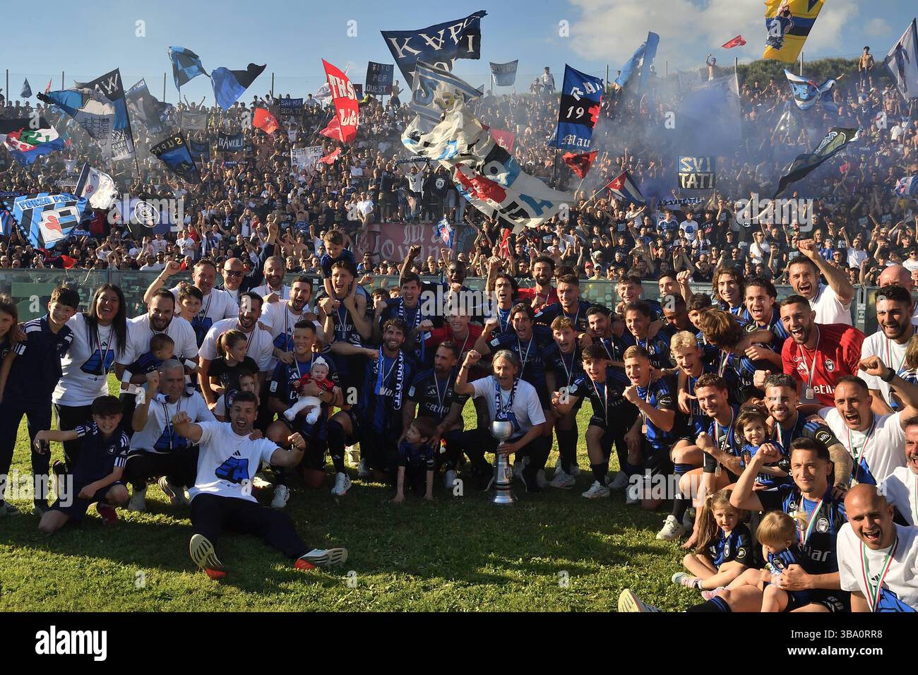Pisa, Italy. 11th May, 2025. Players of Pisa celebrate during Pisa SC ...