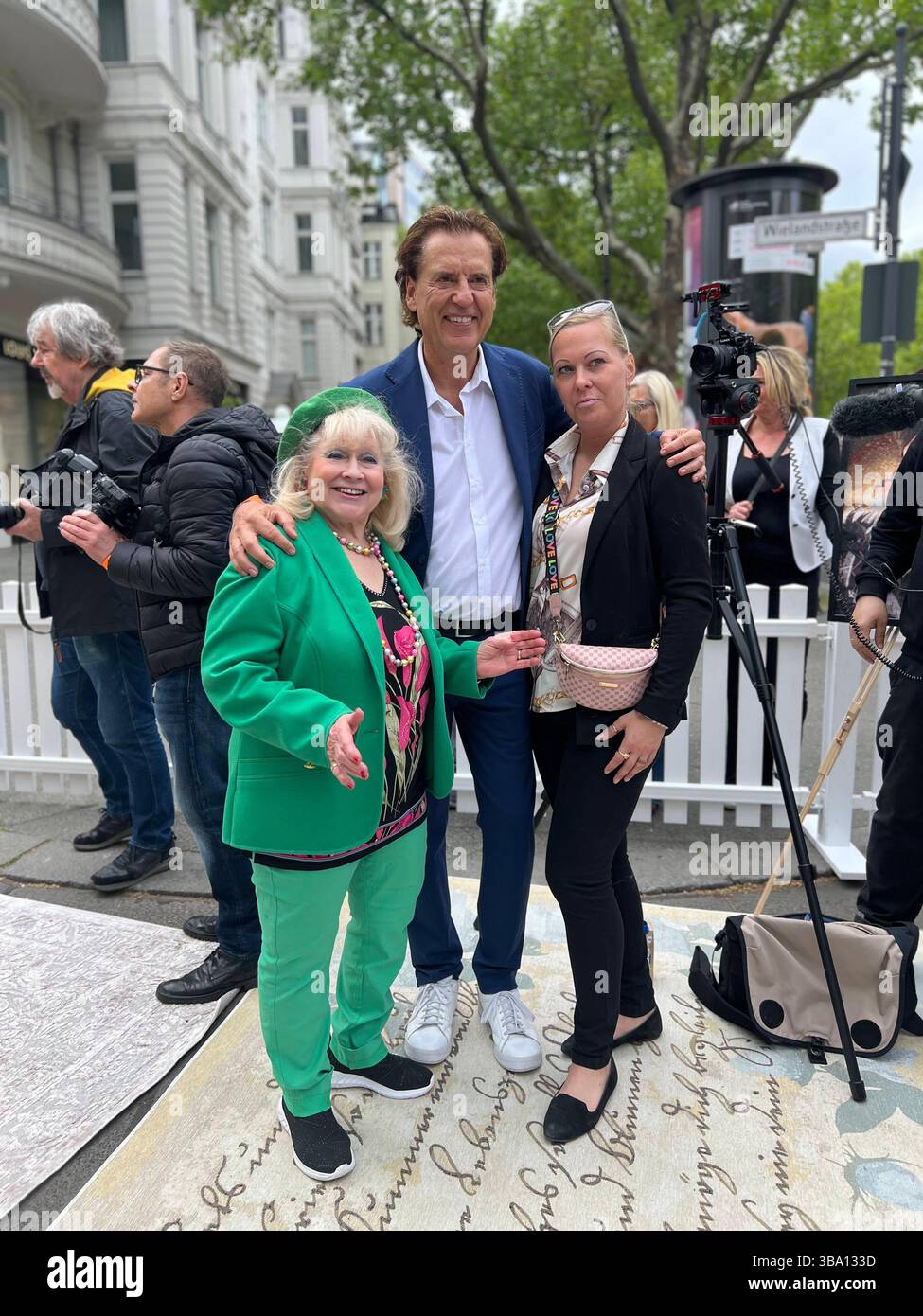 Eva Jacob von den Jacob Sisters, Jörg Dahlmann und Harumi Marujama bei ...