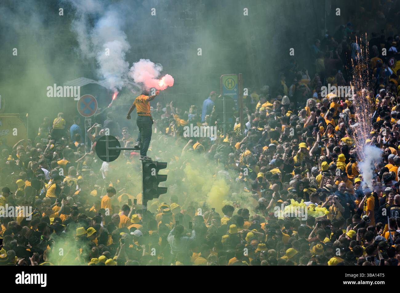 Dresden, Germany. 11th May, 2025. Soccer: 3rd league, promotion of SG ...