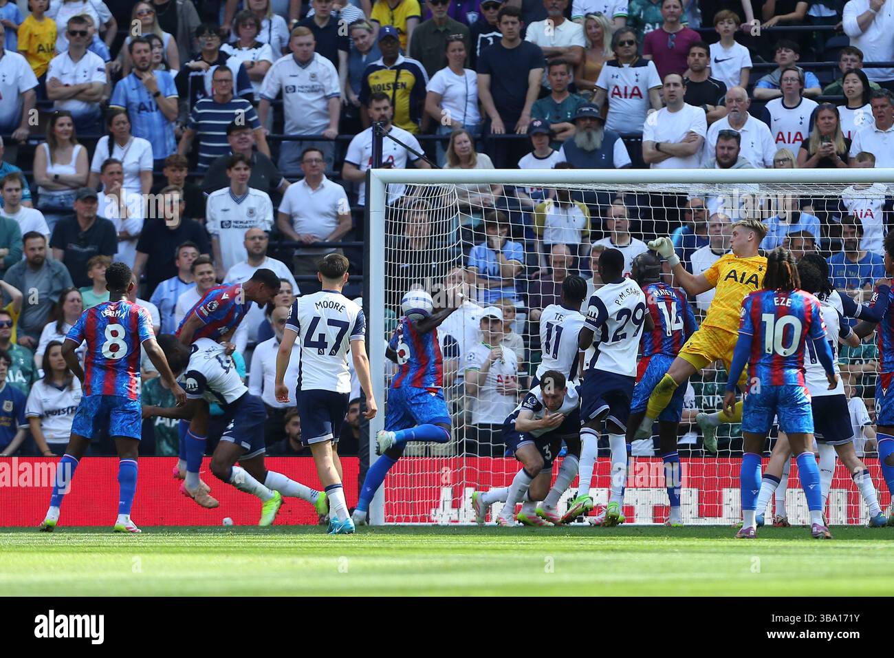 Tottenham Hotspur Stadium, London, UK. 11th May, 2025. Premier League ...