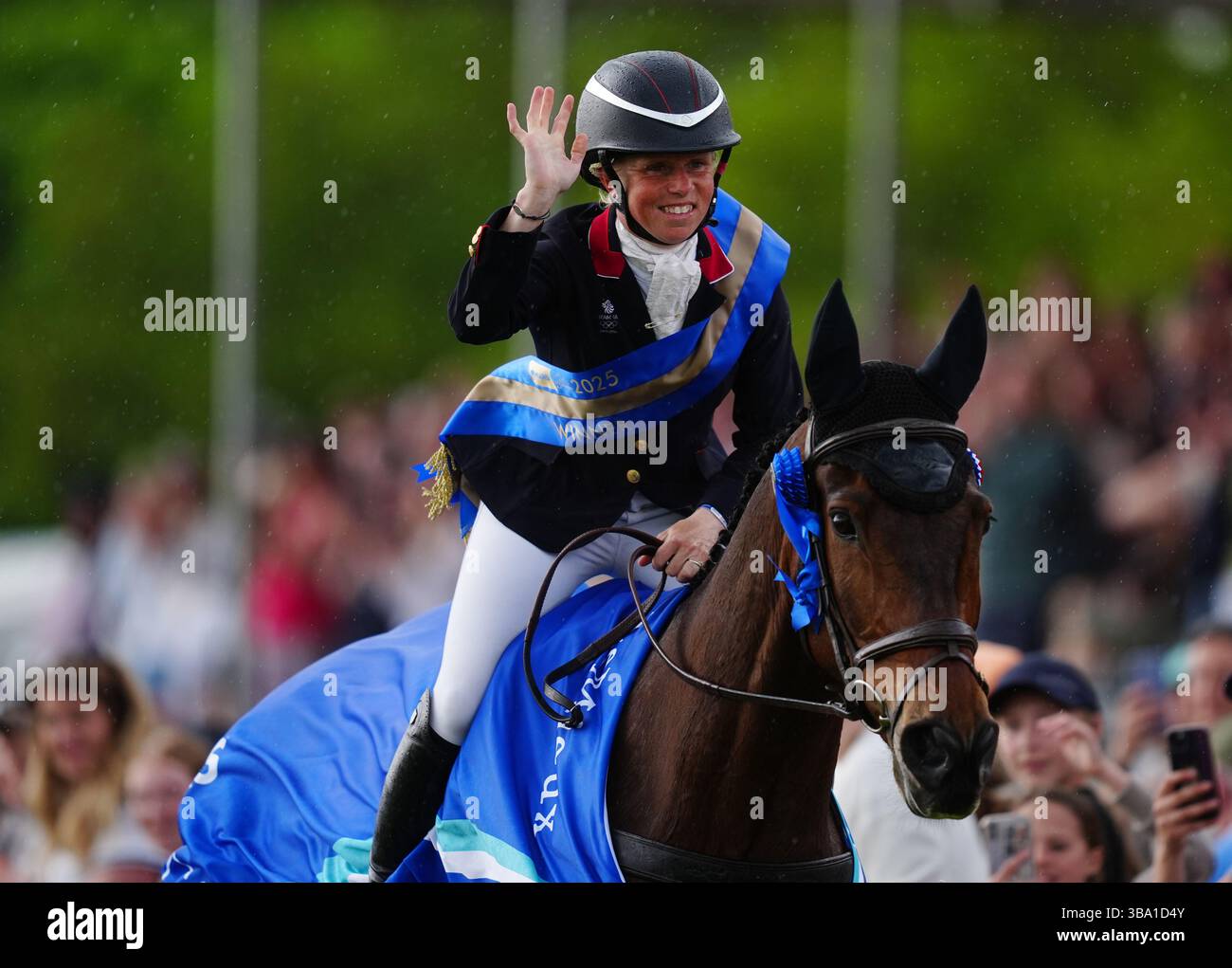 Rosalind Canter of Great Britain celebrates her victory on Lordship ...
