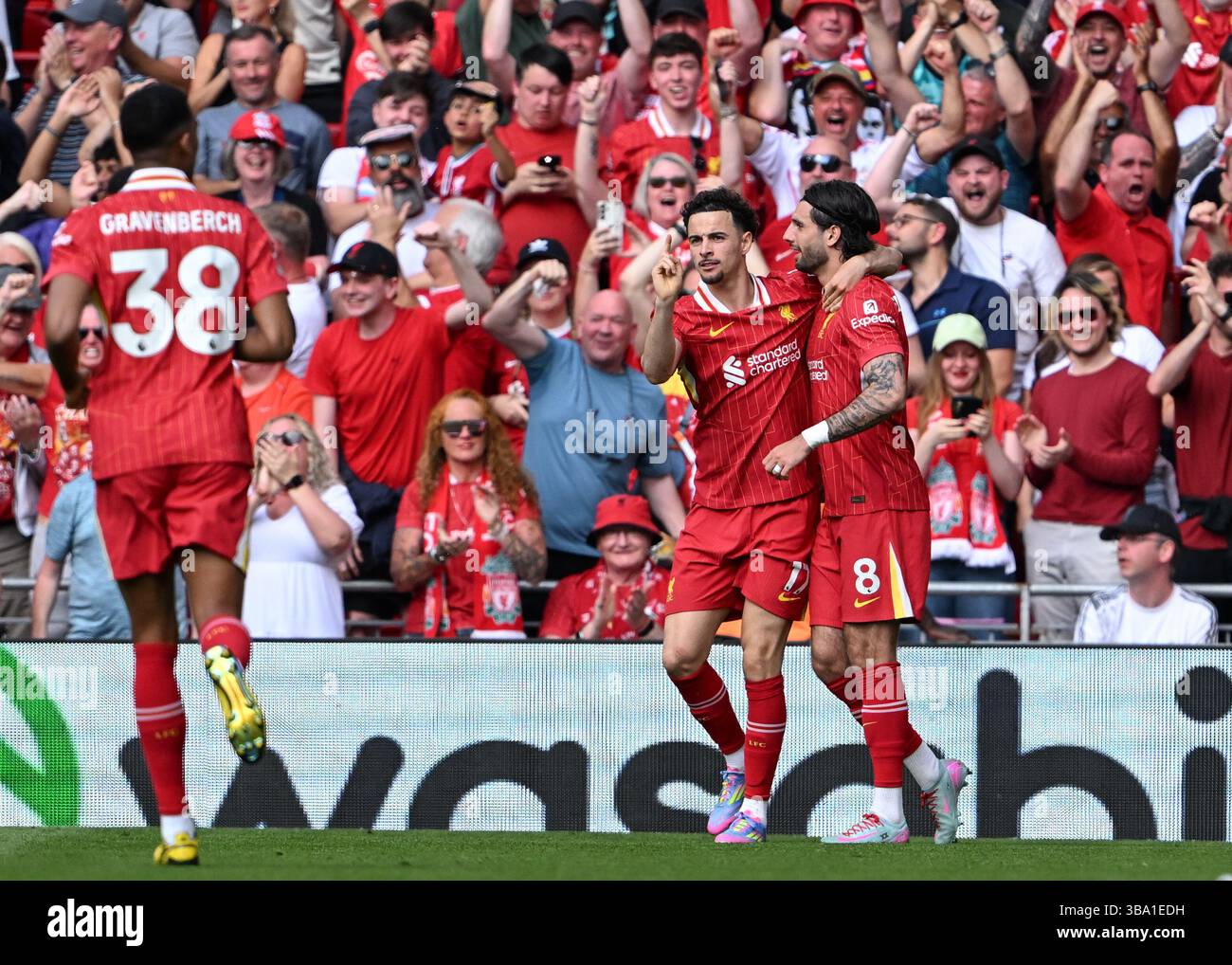 Szoboszlai liverpool celebrate hi-res stock photography and images - Alamy