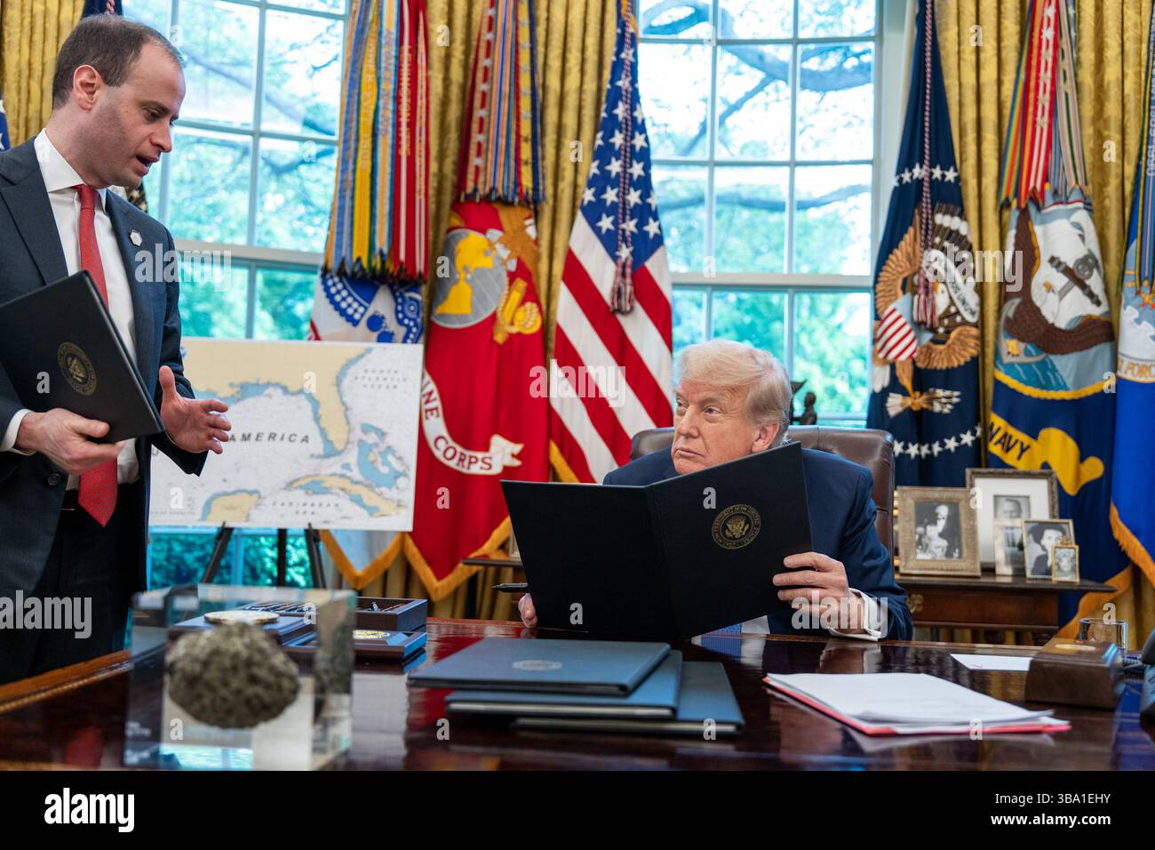 President Donald Trump signs Executive Orders in the Oval Office ...