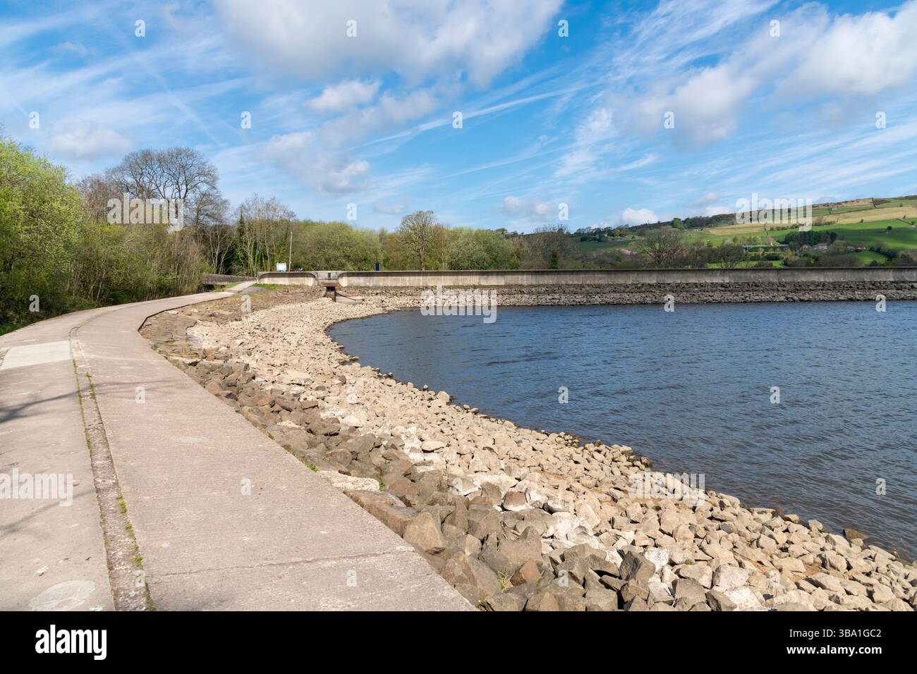 Combs reservoir in the High Peak near Chapel-en-le-Frith, Derbyshire ...