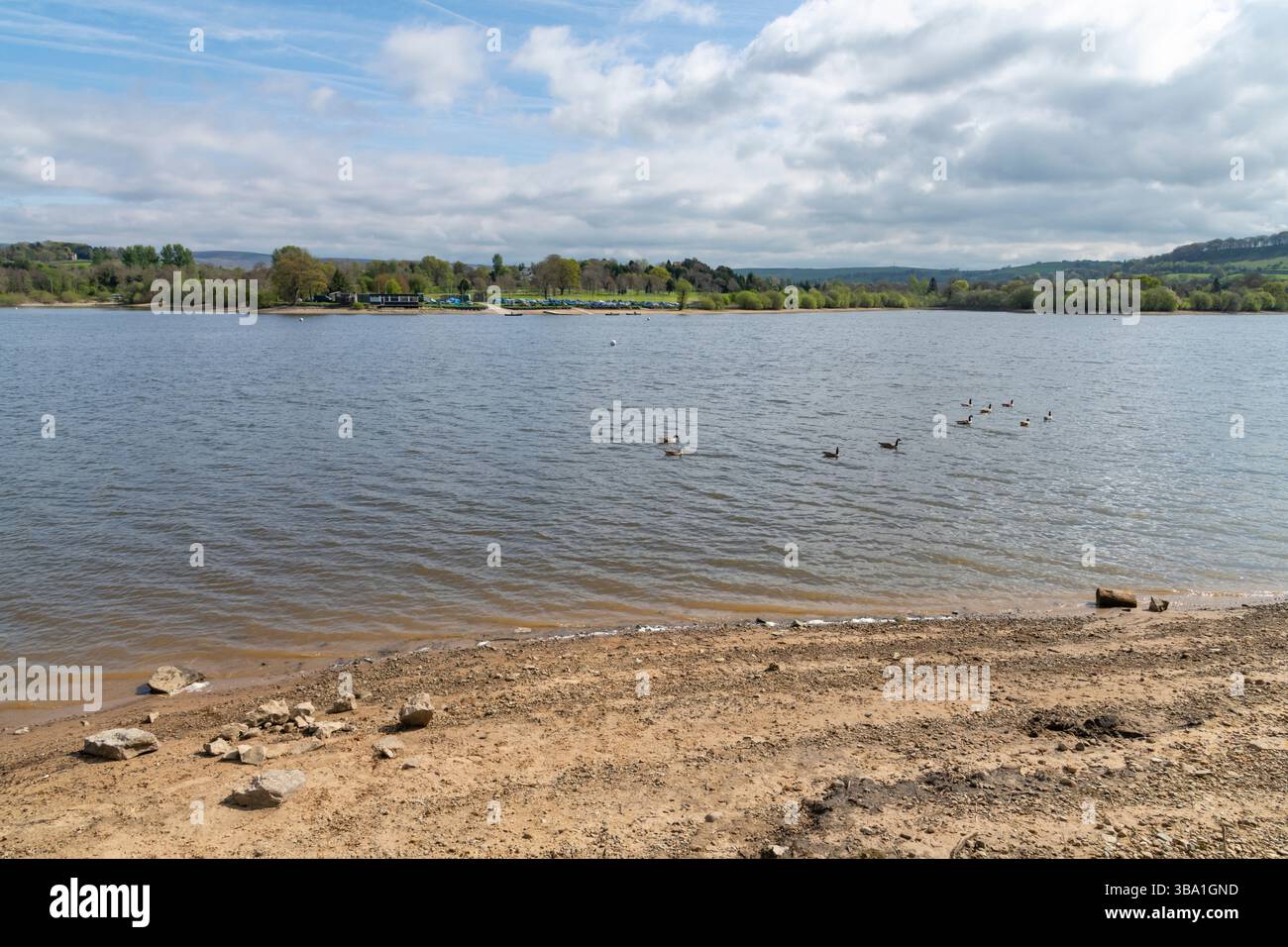 Combs reservoir in the High Peak near Chapel-en-le-Frith, Derbyshire ...