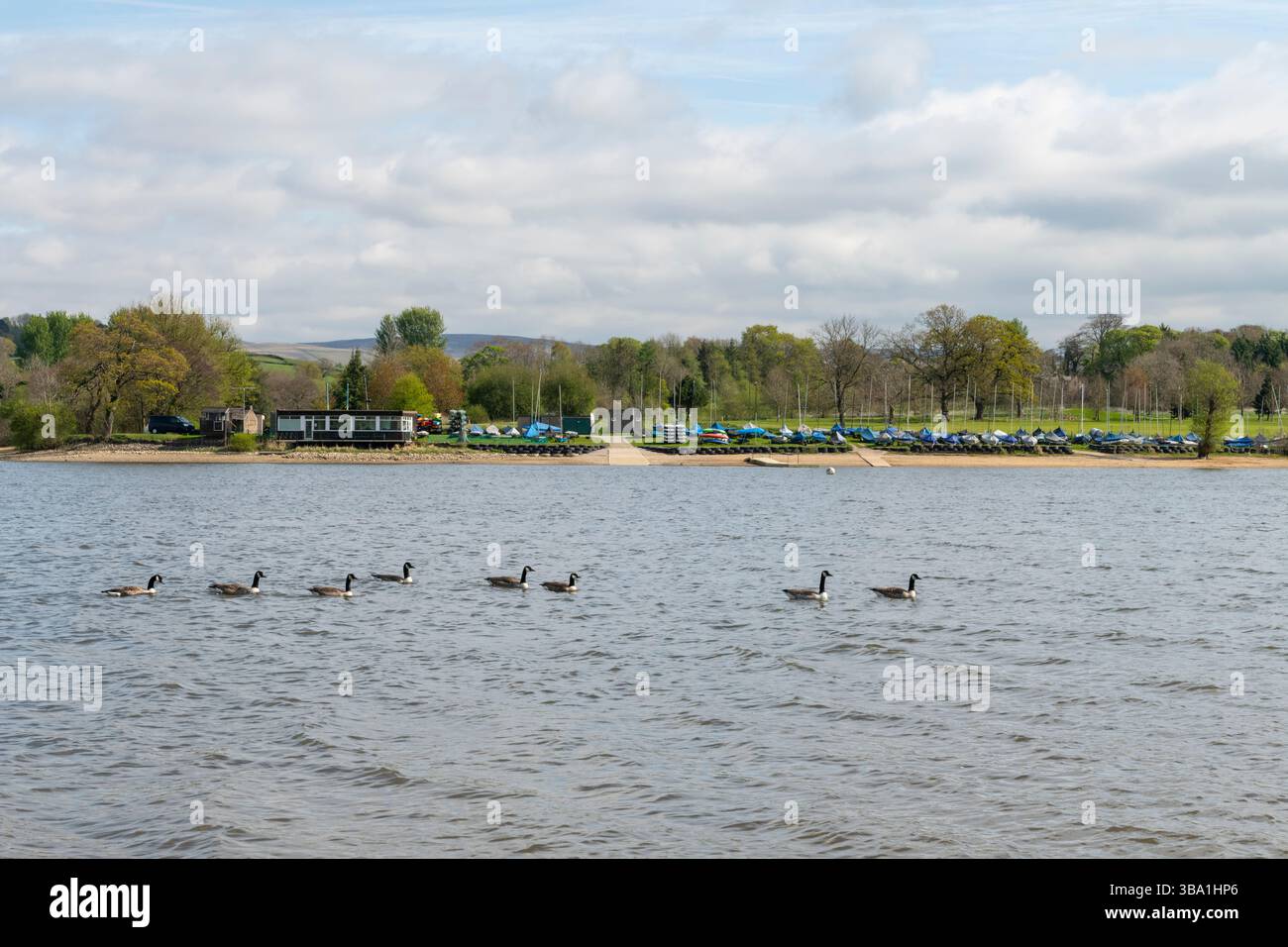 Combs reservoir in the High Peak near Chapel-en-le-Frith, Derbyshire ...