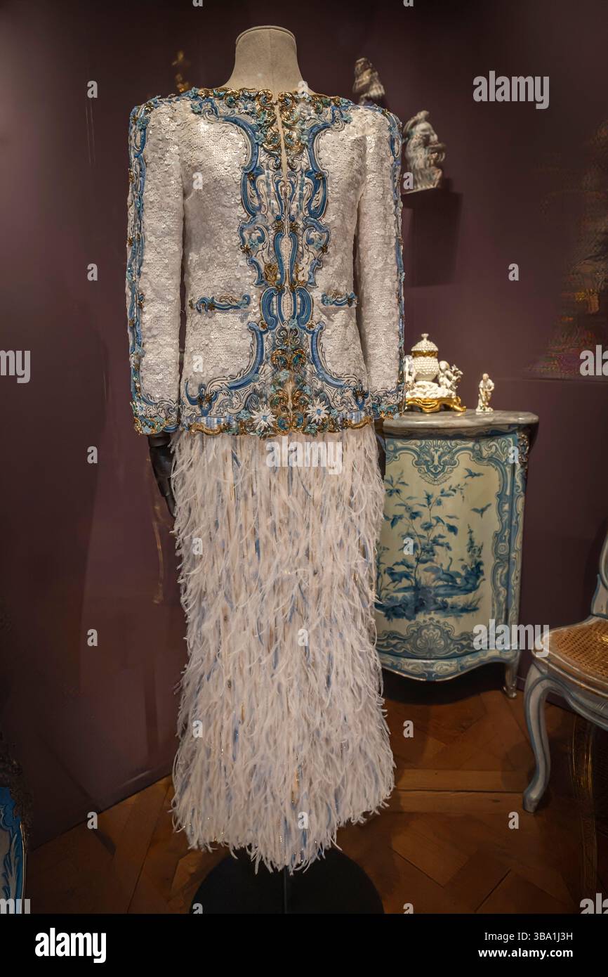 Paris, France - 05 08 2025: Le Louvre Couture. Chloe Karl Lagerfeld ...