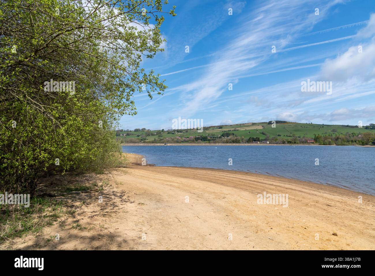 Combs reservoir in the High Peak near Chapel-en-le-Frith, Derbyshire ...